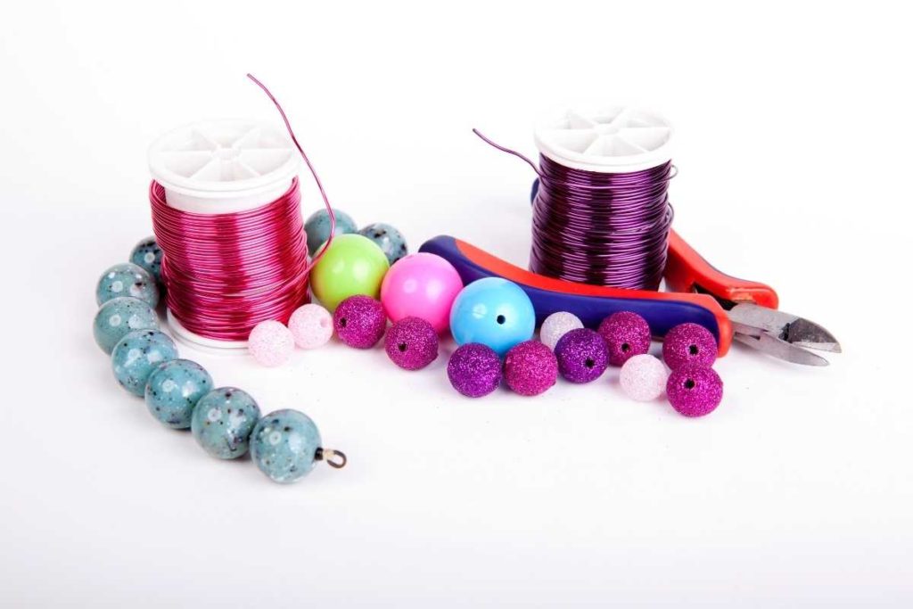 11 Necklace Craft For Kids – The Kids Activites